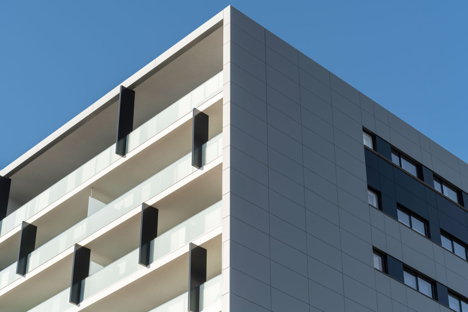 STACBOND FR – Fire-Retardant Aluminum Panels for Façades