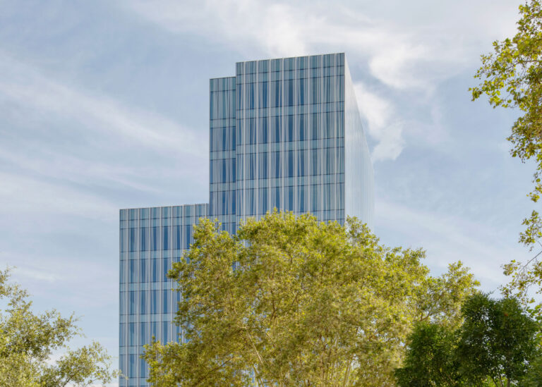 STACBOND FR – Fire-Retardant Aluminum Panels for Façades