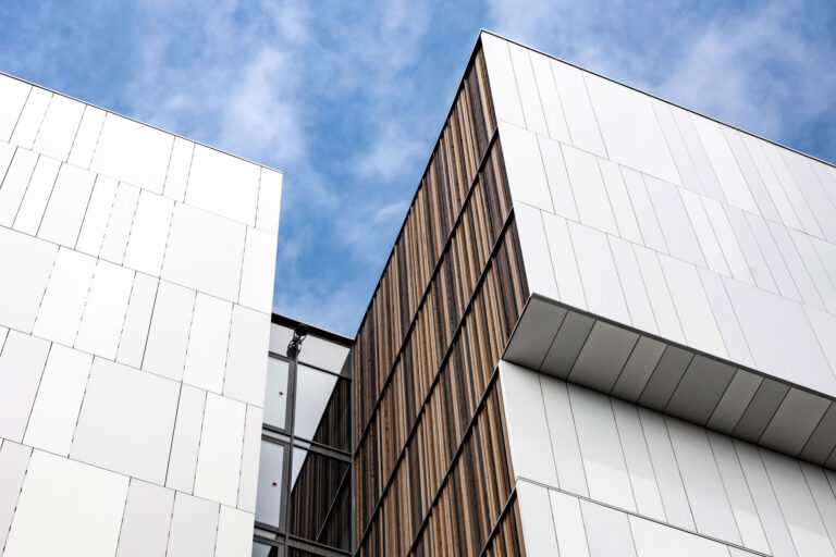 STACBOND FR – Fire-Retardant Aluminum Panels for Façades