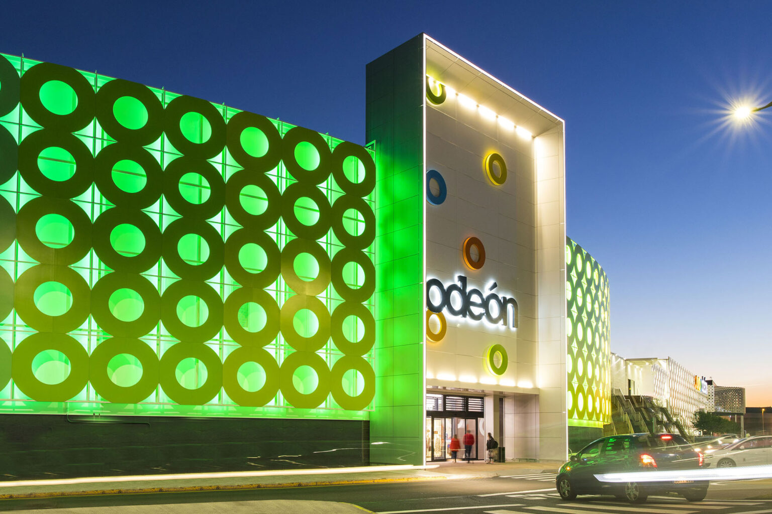Odeón Shopping Centre| façade using STACBOND ACP cladding