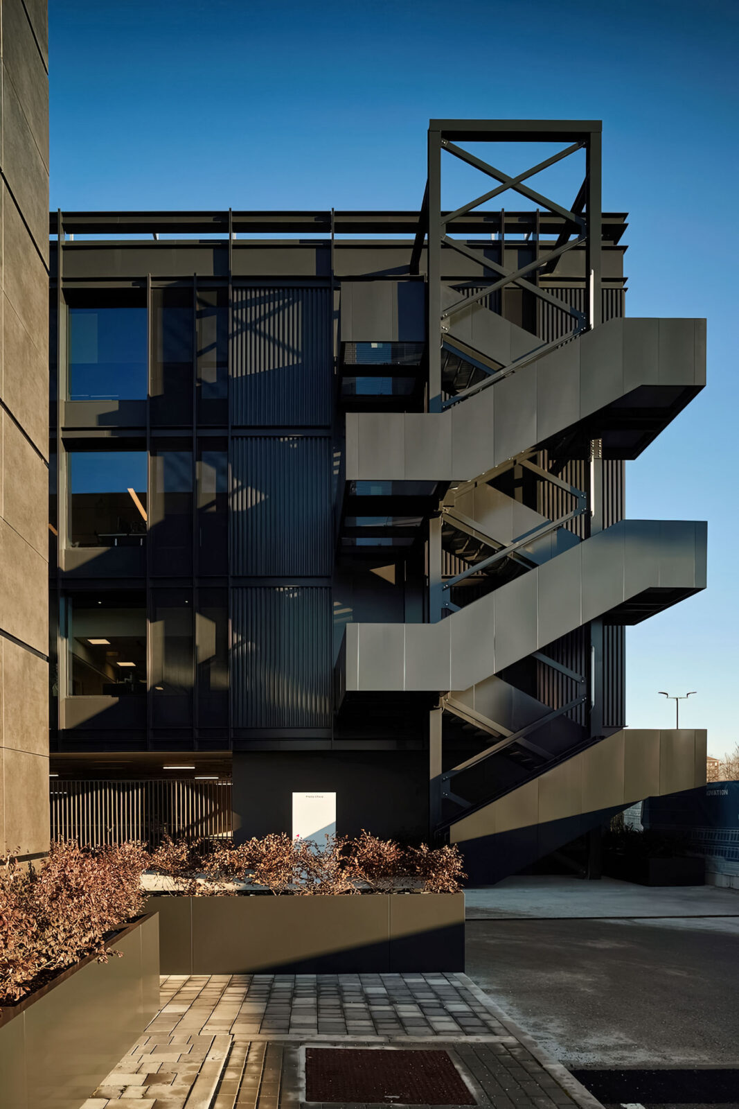 Chiesi Pilotis Farmaceutici | Project using STACBOND composite panels