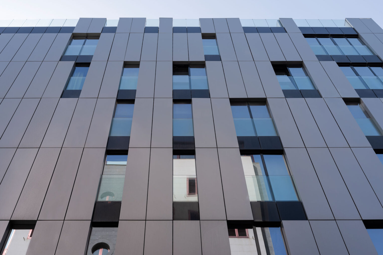 STACBOND FR – Fire-Retardant Aluminum Panels for Façades