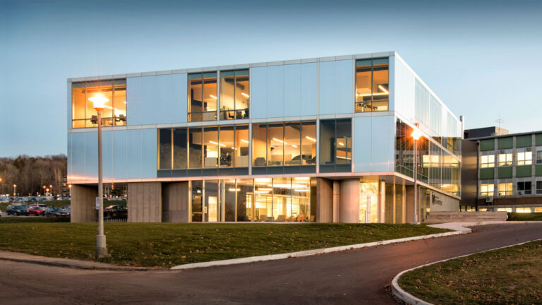 Institut Quantique | Sherbrooke University | STACBOND ventilated façade
