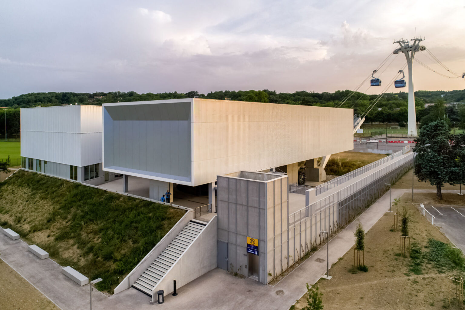 Tisséo Ingénierie | Urban cable car | Project using STACBOND composite ...