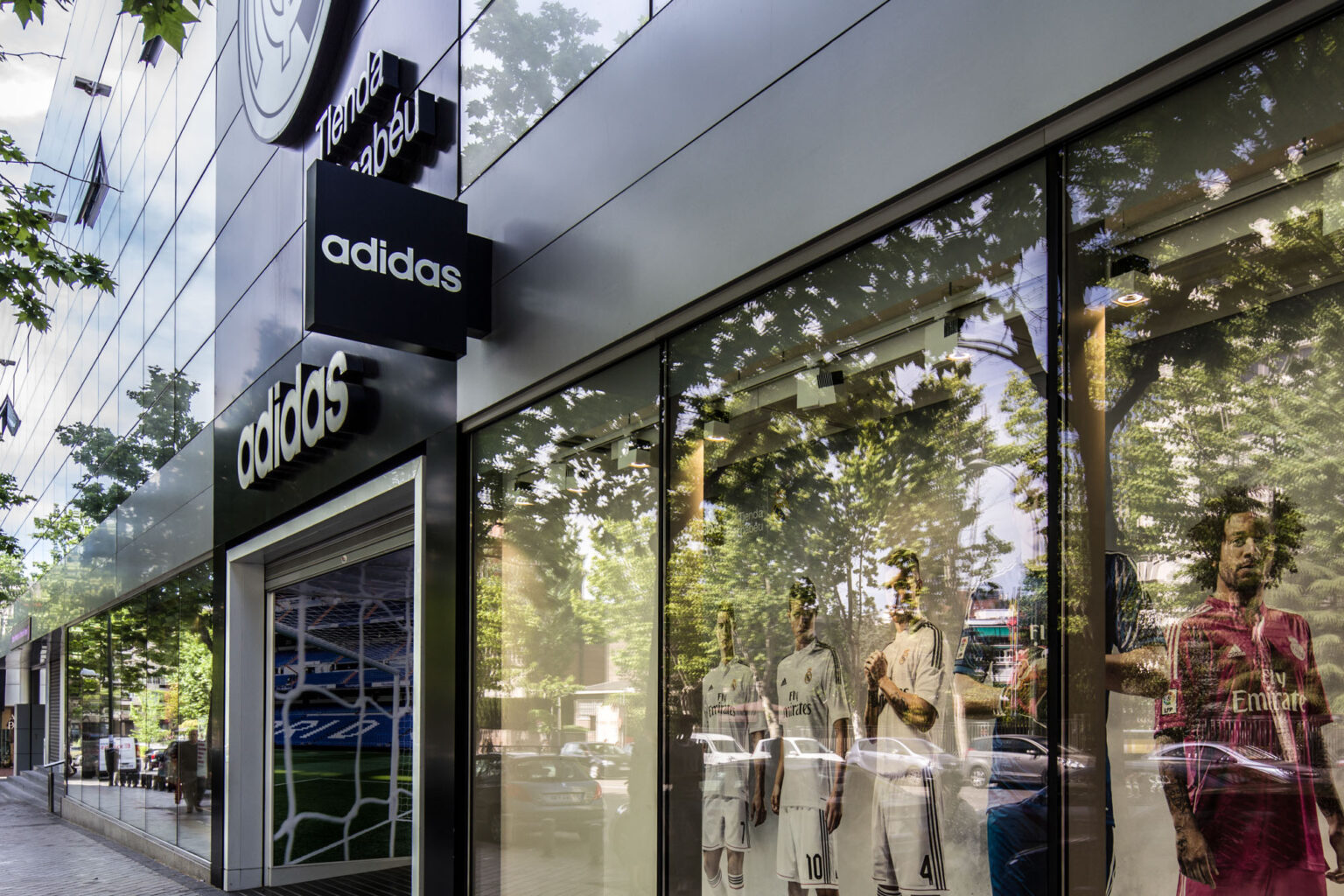 Adidas Shop Santiago Bernabéu | Project using STACBOND composite panels