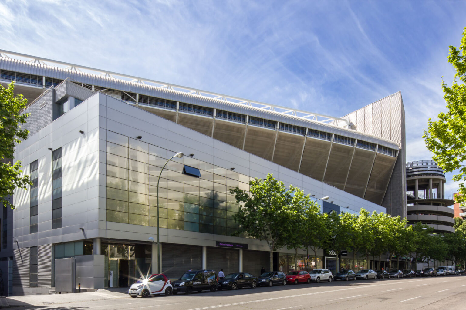 Adidas Shop Santiago Bernabéu | Project using STACBOND composite panels