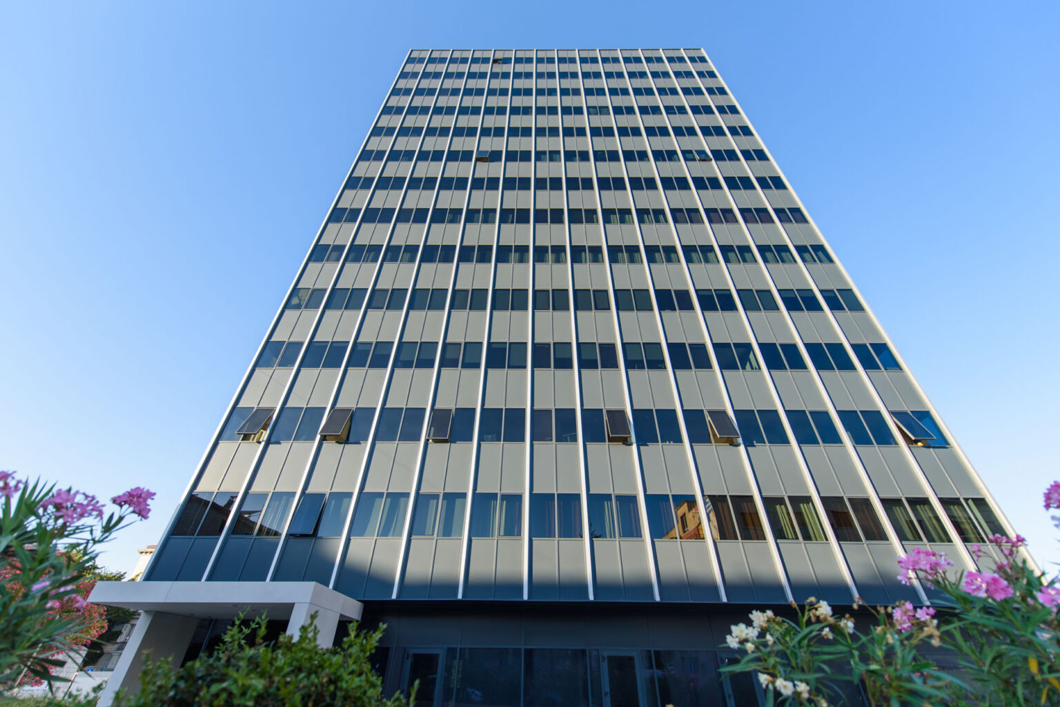 STACBOND A2: Safe, Durable Panels for Tall Buildings